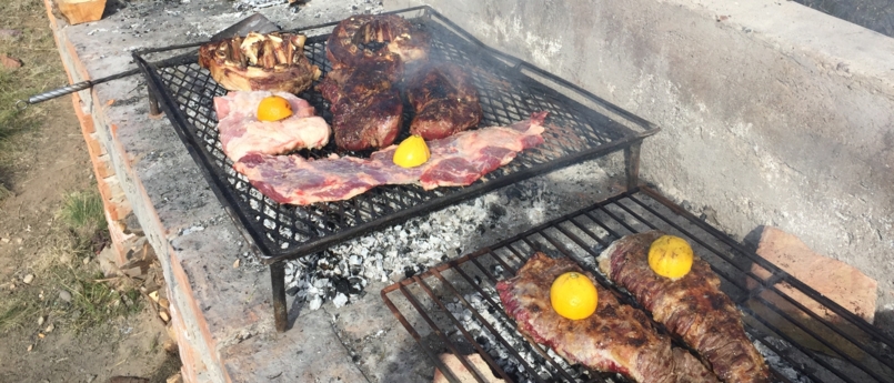 Traditional Asado between friends or family (MENDOZA) - Bodega Piedra ...